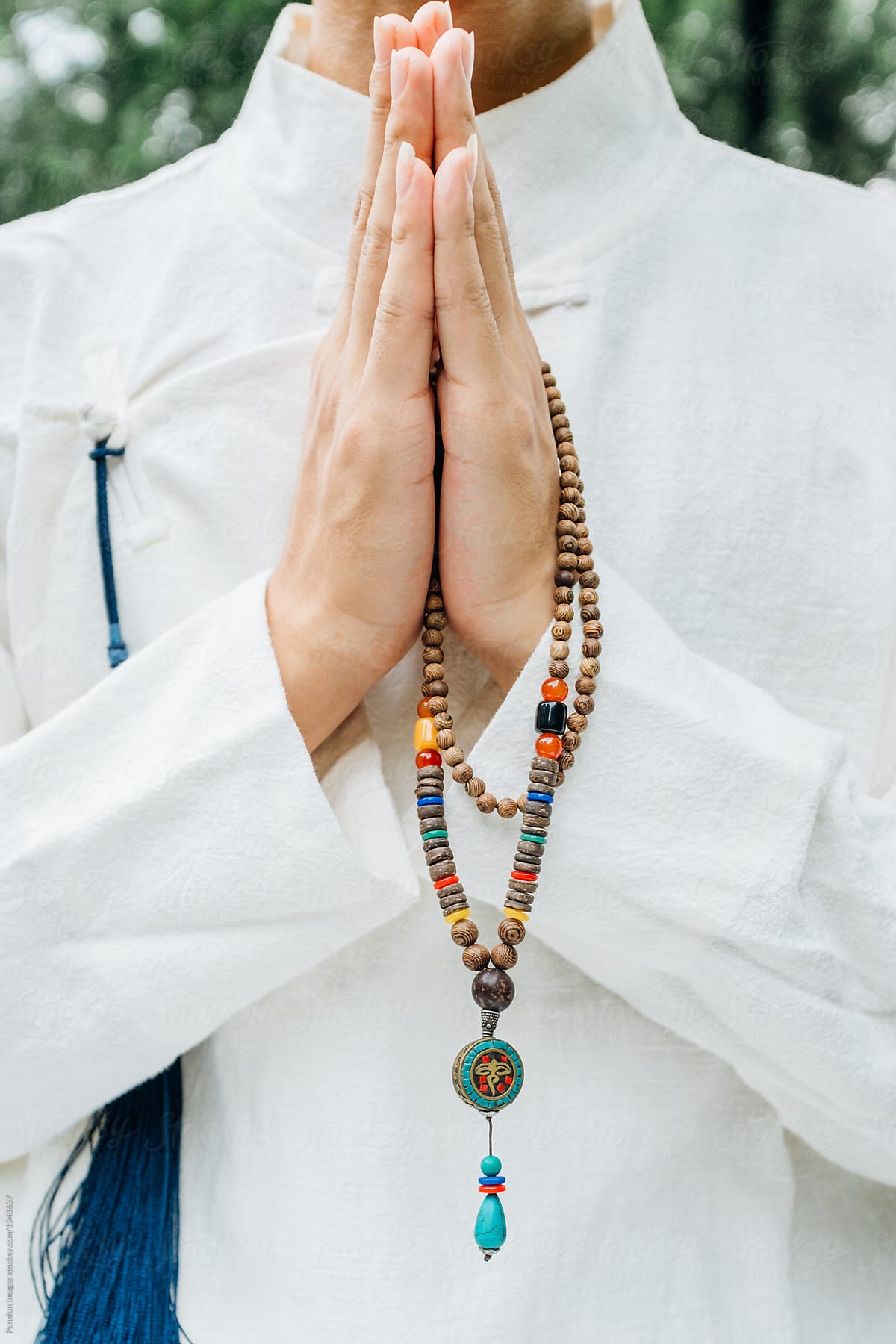 «Asian Man With Zen Buddha Gesture» del colaborador de Stocksy «Pansfun ...