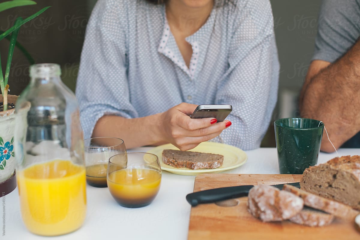 Couple Having Their Morning Routine Del Colaborador De Stocksy Mak couple-having-their-morning-routine-del-colaborador-de-stocksy-mak