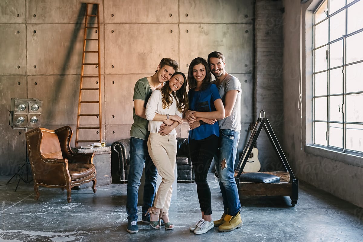 «Happy Friends Portrait At Home» del colaborador de Stocksy «Simone ...
