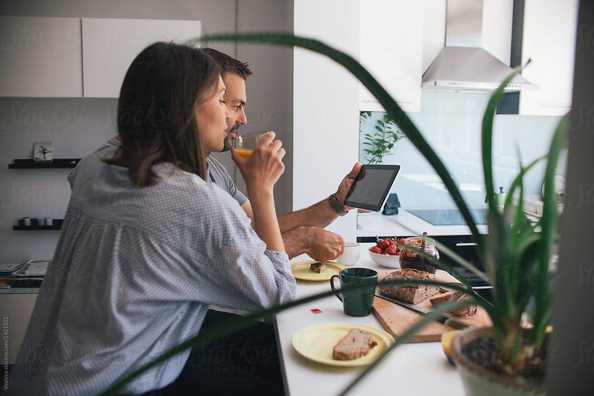 Couple Having Their Morning Routine Del Colaborador De Stocksy Mak Couple Having Their Morning Routine Del Colaborador De Stocksy Mak