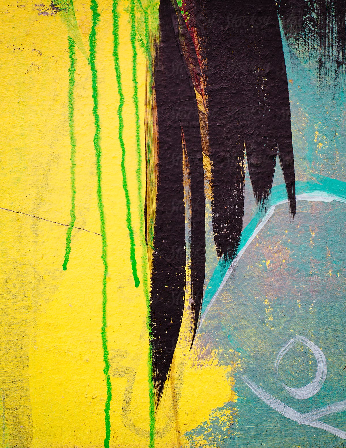 Graffiti Tags And Paint On Building Exterior Del Colaborador De graffiti-tags-and-paint-on-building-exterior-del-colaborador-de