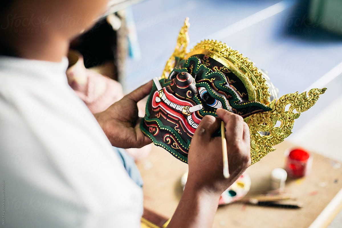 "Artisan Painting 'Hua Khon' Traditional Mask For Thai Performing Arts ...