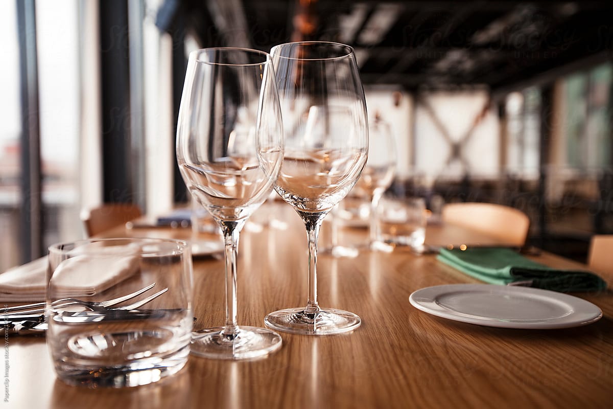 Close Up Shot Of Restaurant Table Setting Del Colaborador De Stocksy Close Up Shot Of Restaurant Table Setting Del Colaborador De Stocksy