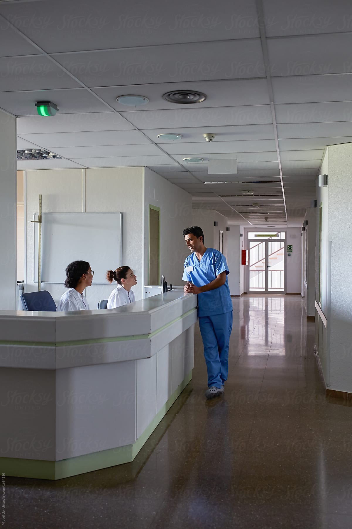"Hospital Staff Talking In A Relaxed Moment At The Desk Of A Patient ...
