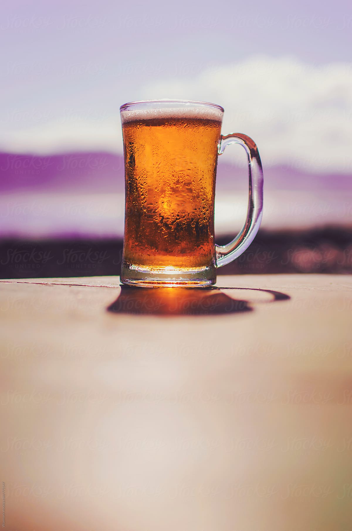 Ice Cold Jug Of Beer On A Hot Summer Day On The Table Del Colaborador Ice Cold Jug Of Beer On A Hot Summer Day On The Table Del Colaborador