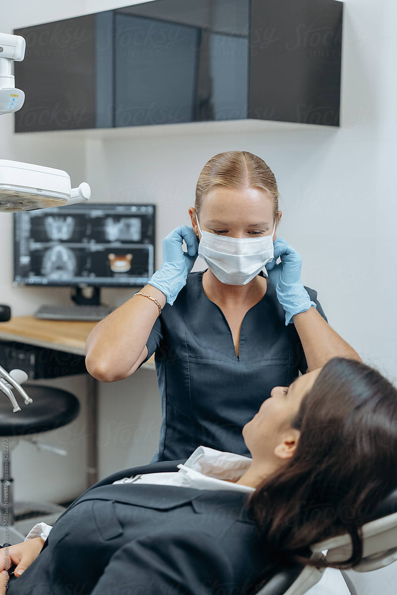 Patient woman consulting a dentist - Stock Image - Everypixel