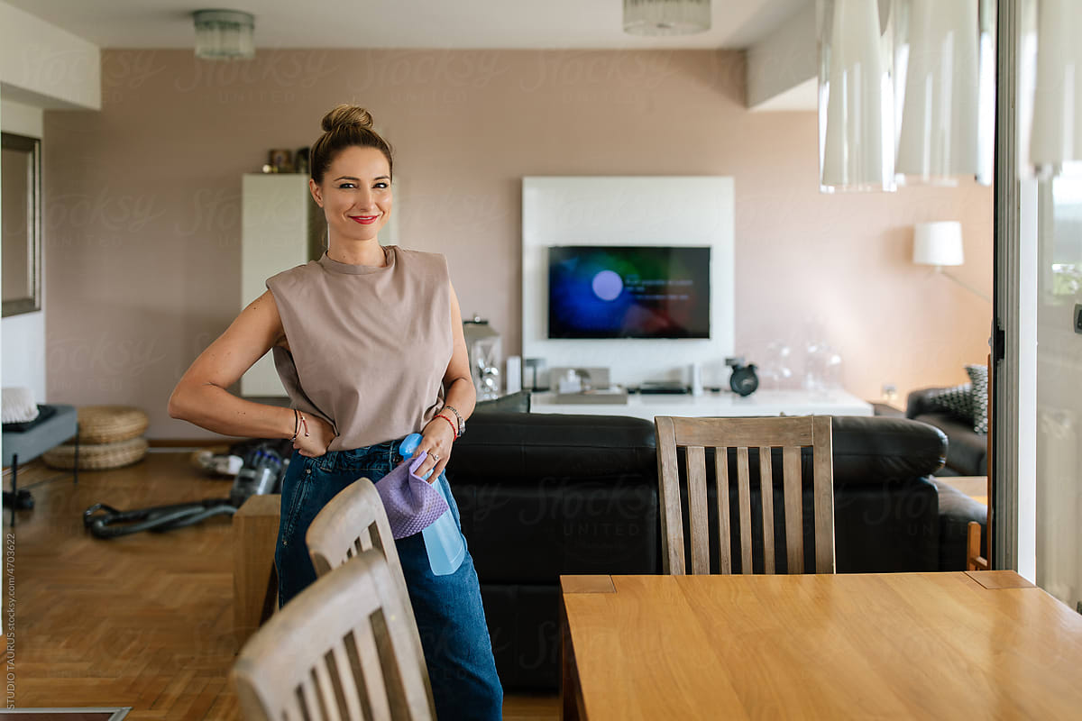 Portrait Of A Woman Ready To Clean The House - Stock Image - Everypixel