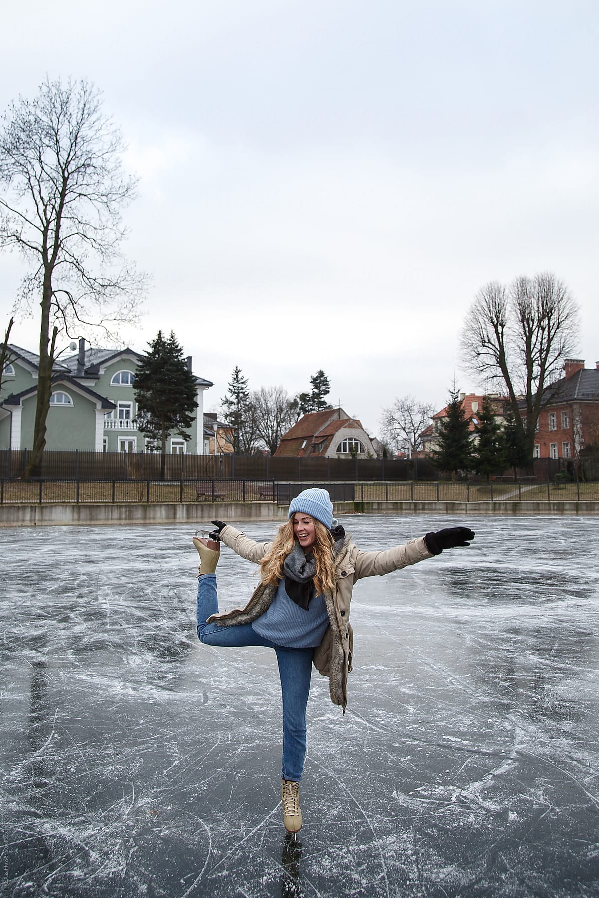 Woman balancing while skating - Stock Image - Everypixel